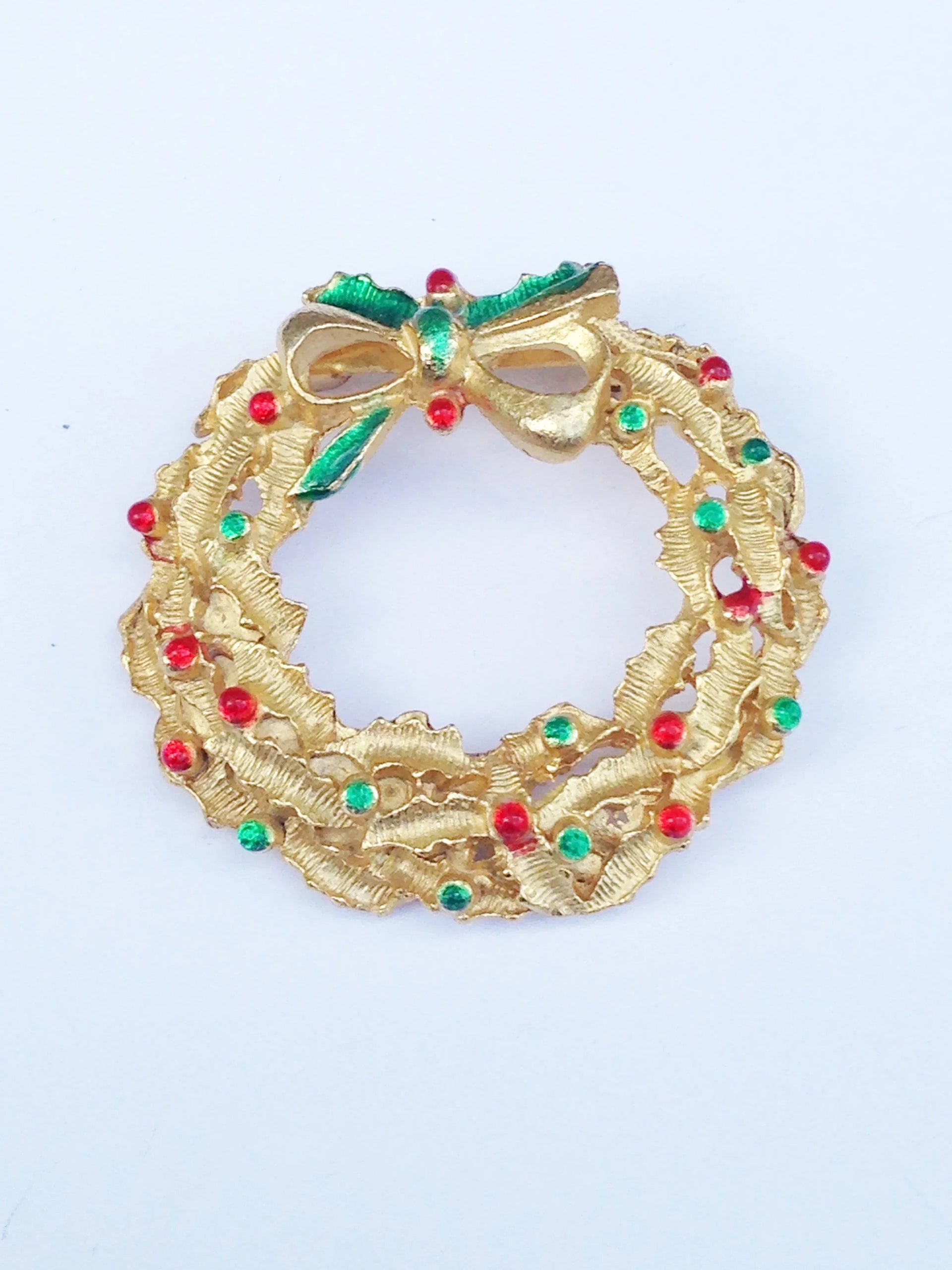 Gerry's Gold Tone Christmas Wreath Brooch Pin – Hers and His Treasures